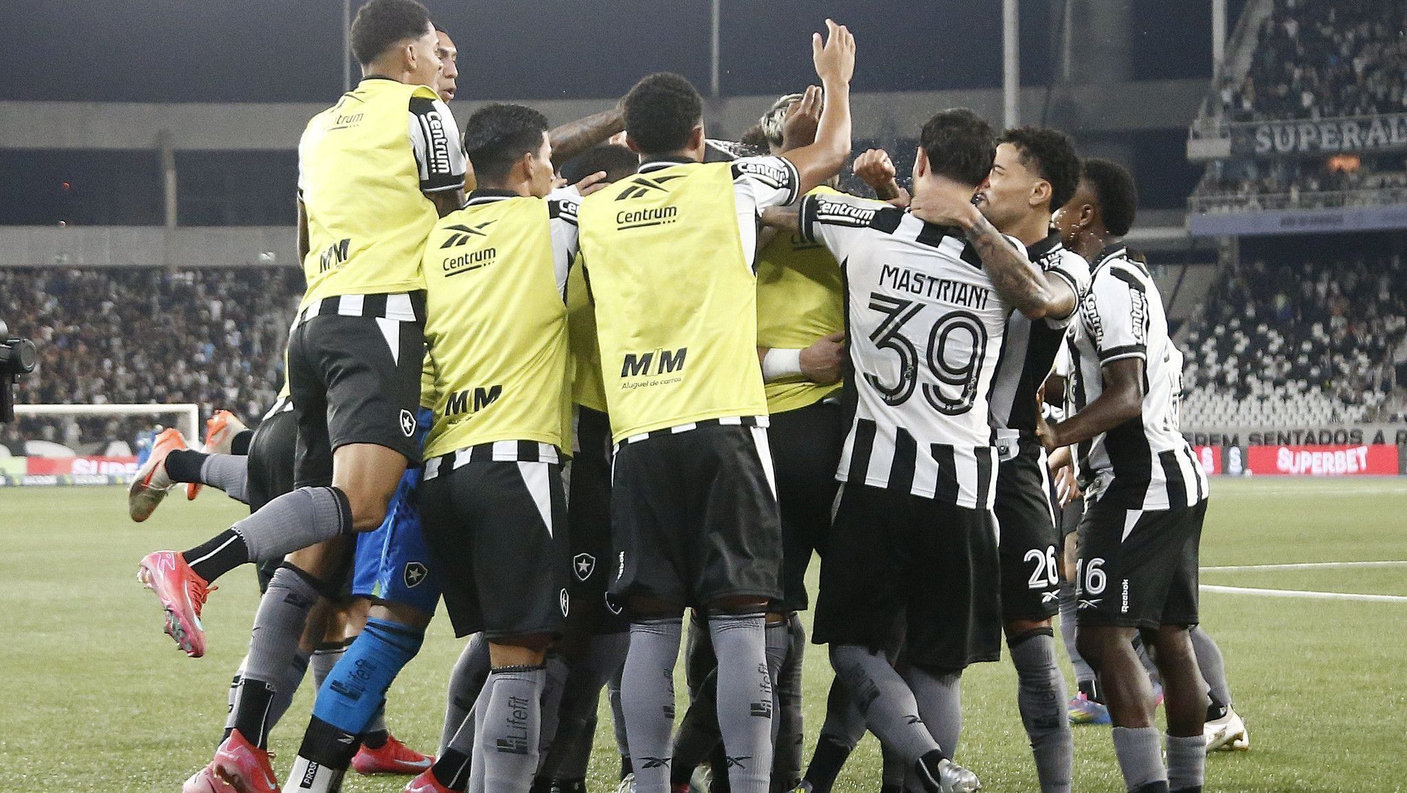 Dois vices, busca por técnico e mais: o ano do Botafogo antes do ...