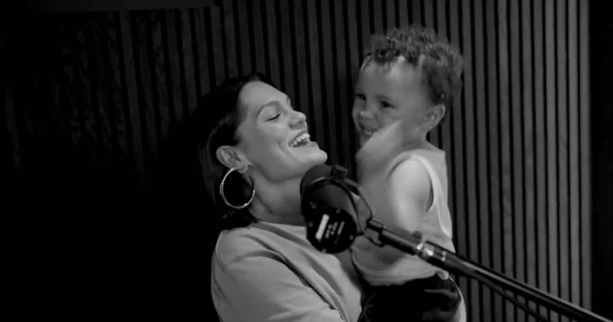 Em meio a tratamento, Jessie J lança canção com a participação do filho ...