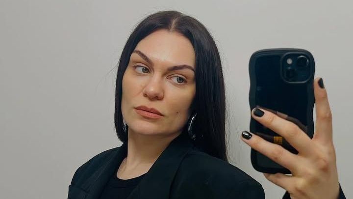 Jessie J enfrenta crise de pânico após diagnóstico de câncer: "Pior dia ...