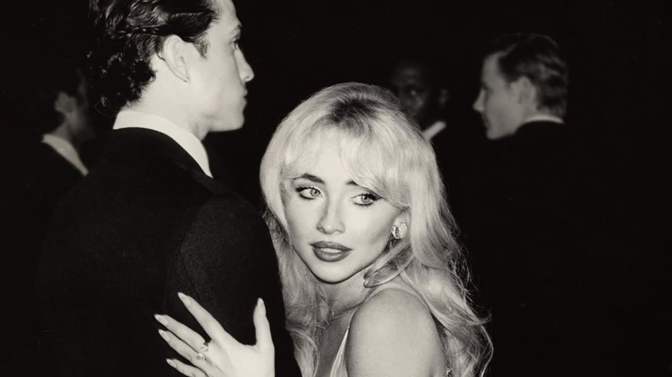 Sabrina Carpenter divulga capa alternativa de álbum "Man's Best Friend" | CNN Brasil