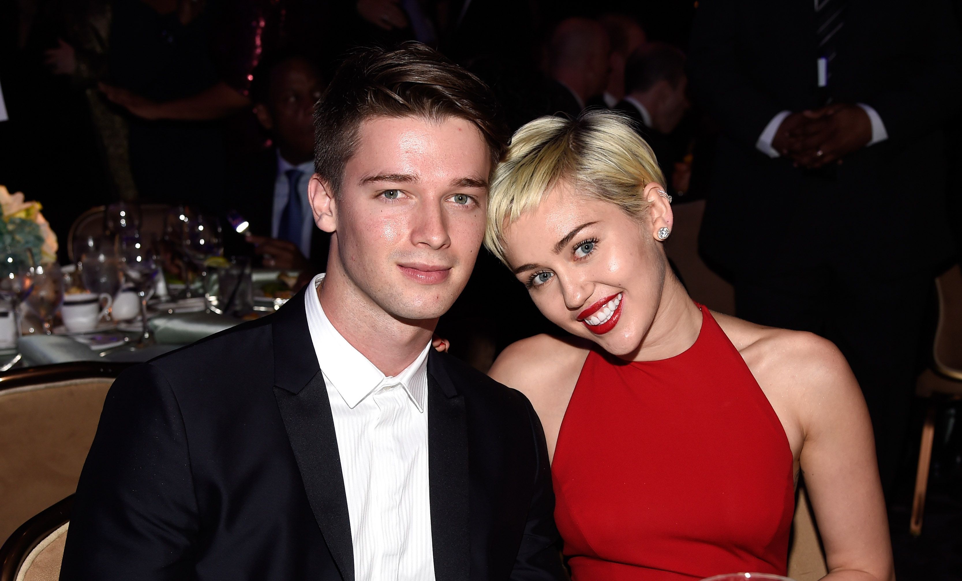 Arnold Schwarzenegger abre o jogo sobre namoro de Miley Cyrus com seu ...