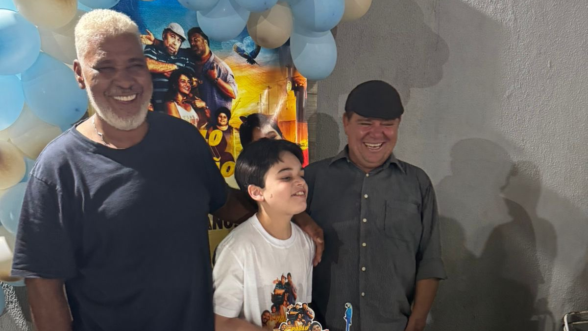 Pablo e Luisão da vida real vão a aniversário de criança com tema da ...