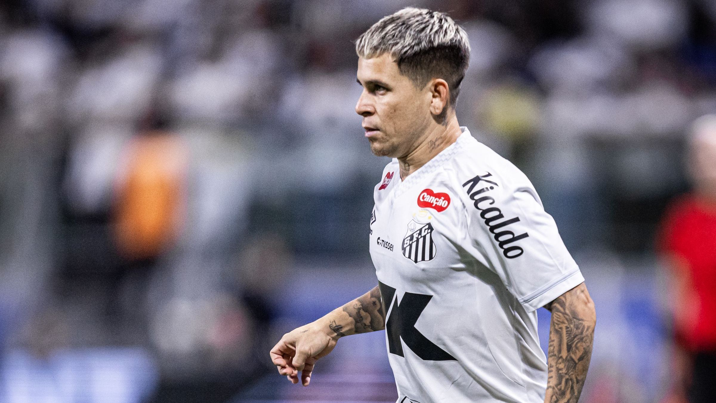 Fluminense abre negociações para contratar atacante Soteldo, do Santos ...