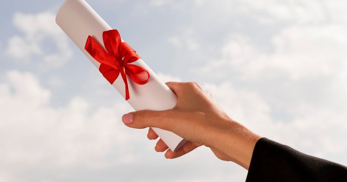 Após mudança do MEC, entenda como diploma digital pode ser solicitado ...