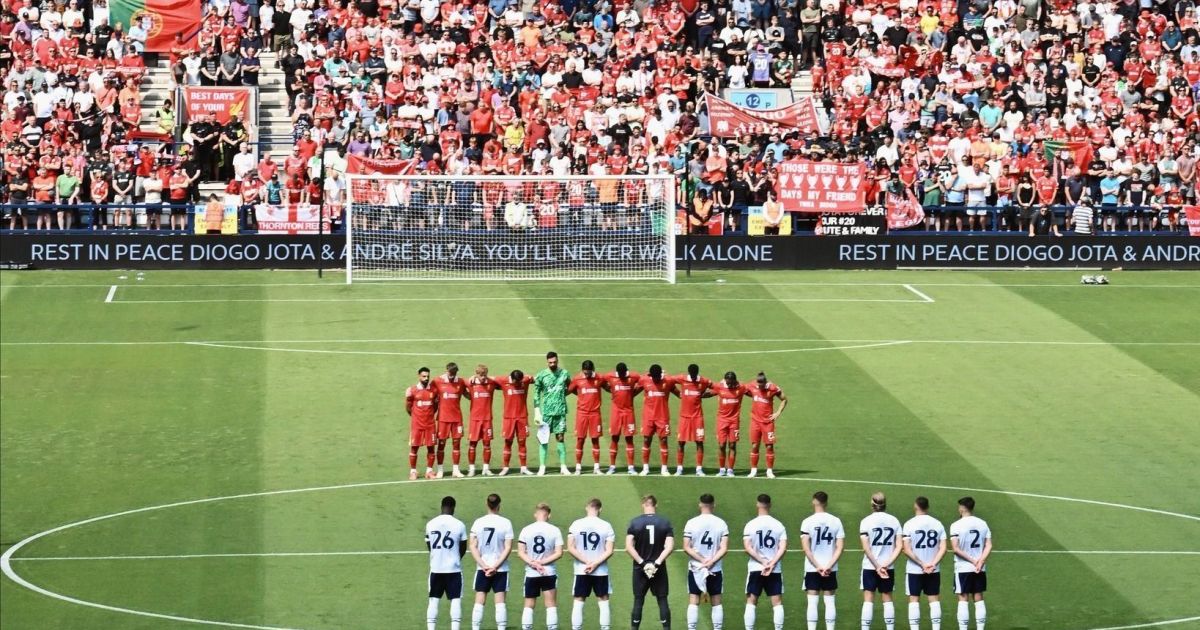 Primeira partida do Liverpool sem Diogo Jota tem homenagens e vitória ...