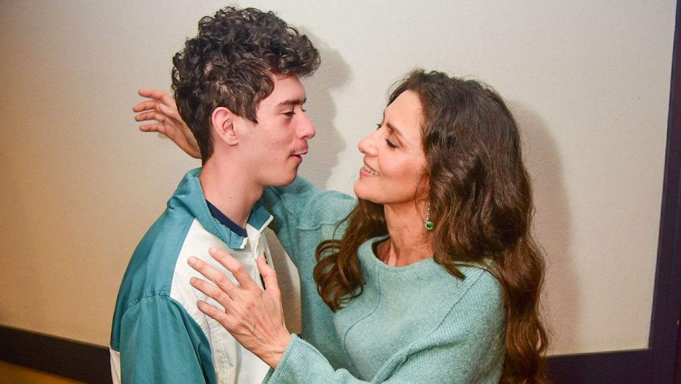 Maria Fernanda Cândido faz rara aparição com filho mais velho em SP ...