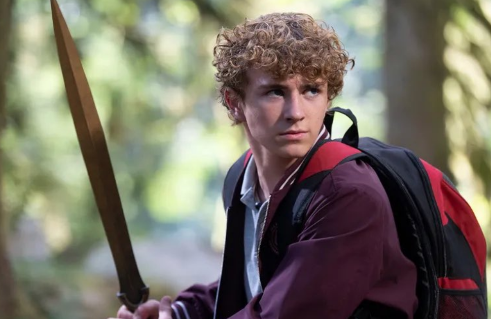 Ator de “Percy Jackson” expõe ameaças de morte contra colegas de escola ...