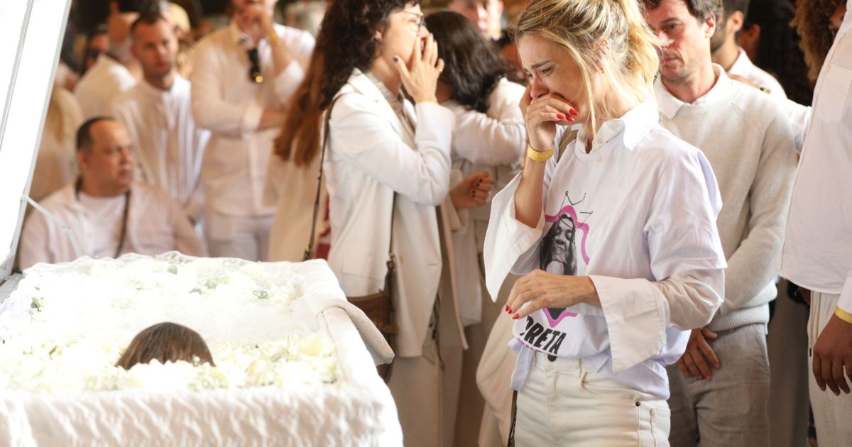 Carolina Dieckmmann se emociona em velório de Preta Gil; veja fotos ...