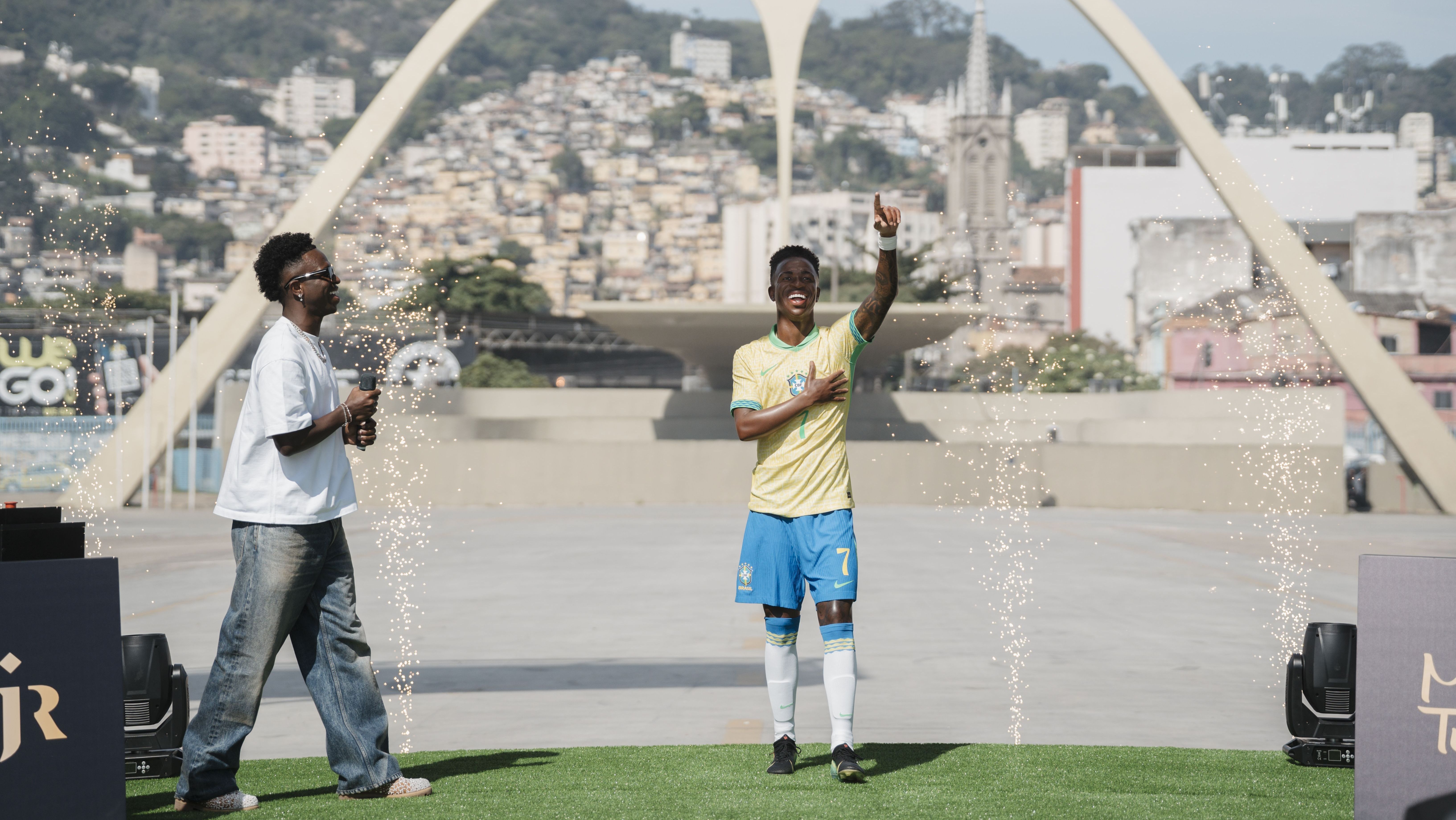 Vini Jr. revela estátua de cera "perfeita" na Apoteose; veja fotos ...