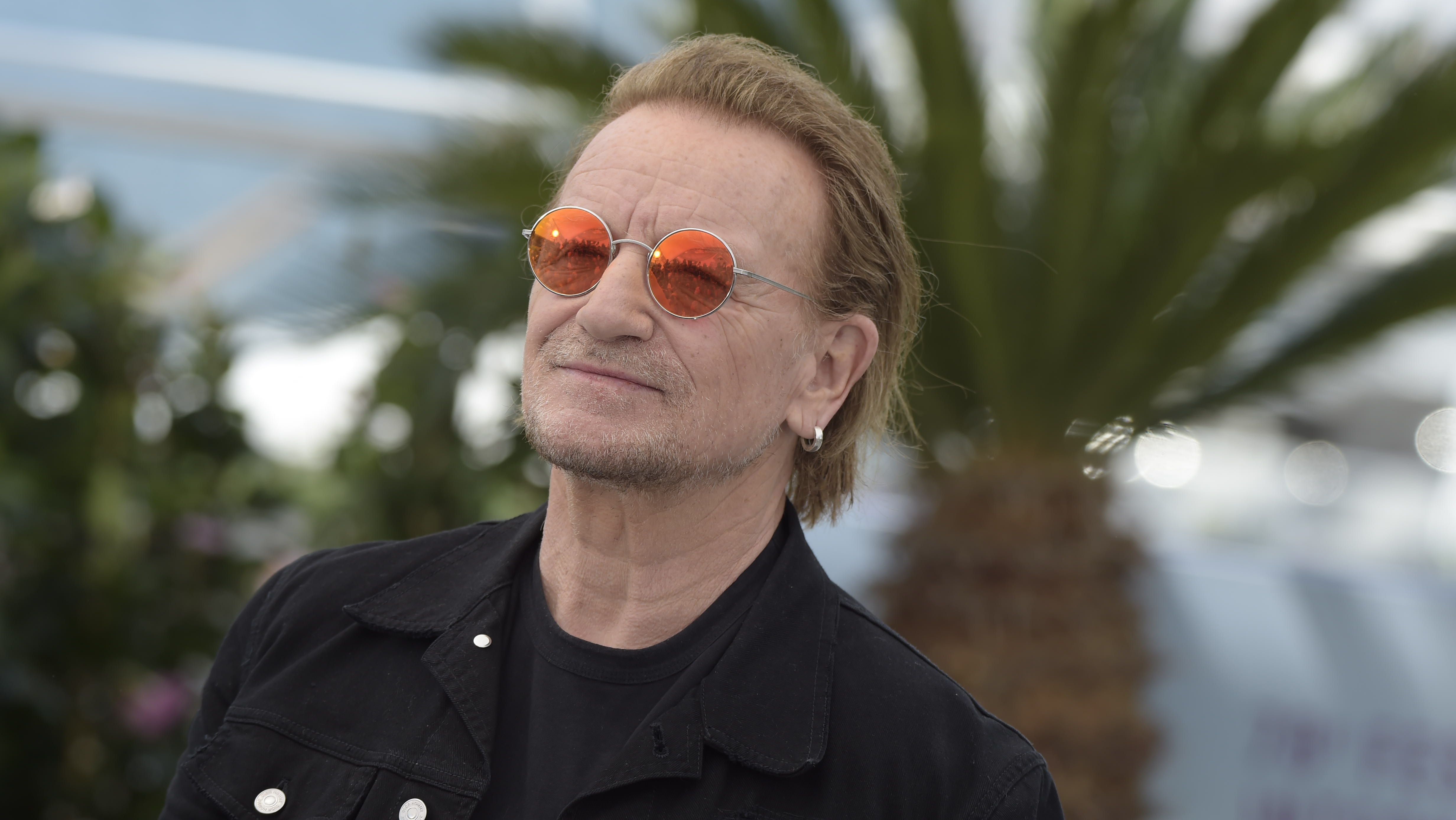 Bono Vox, do U2, relembra adolescência humilde após morte da mãe | CNN ...