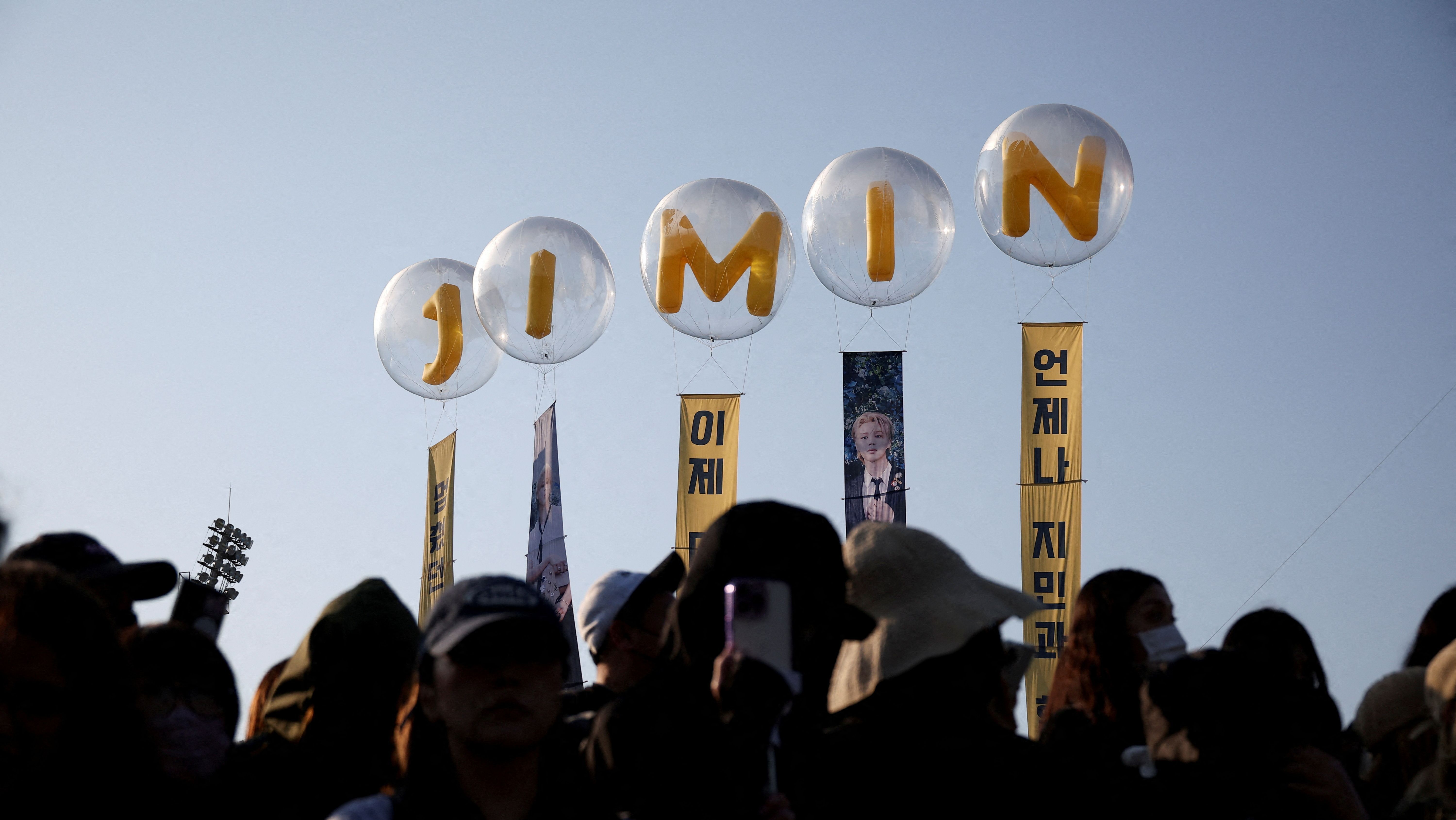 BTS se reúne pela 1ª vez após hiato com promessa de álbum e turnê mundial | CNN Brasil