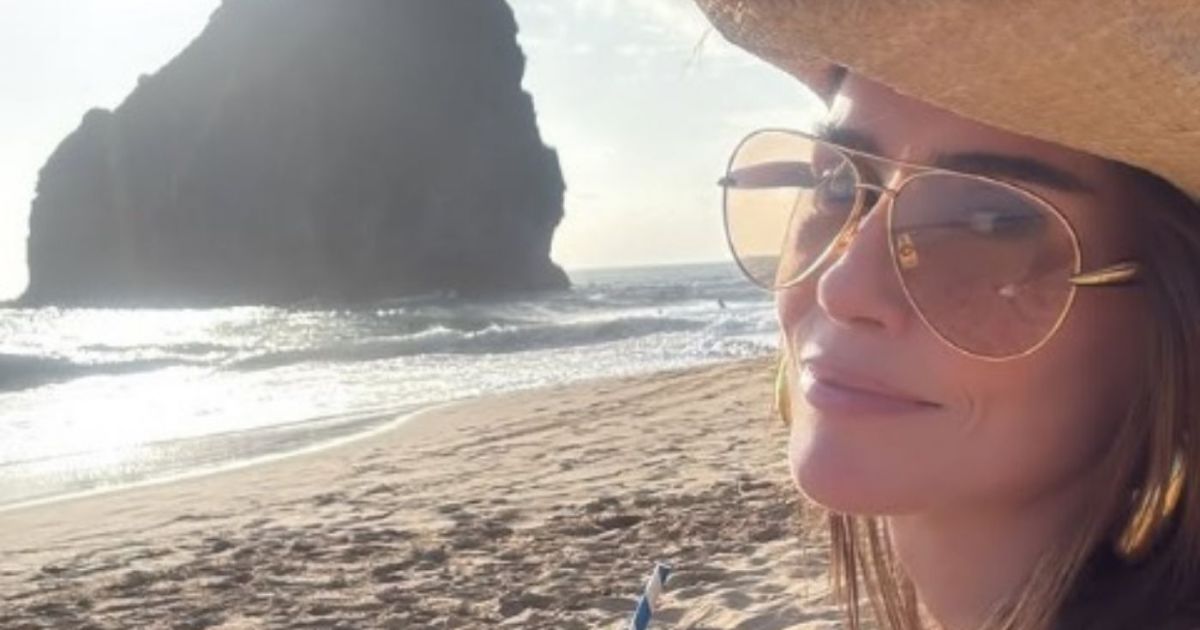 Deborah Secco faz viagem luxuosa com Maria Flor a Fernando de Noronha ...