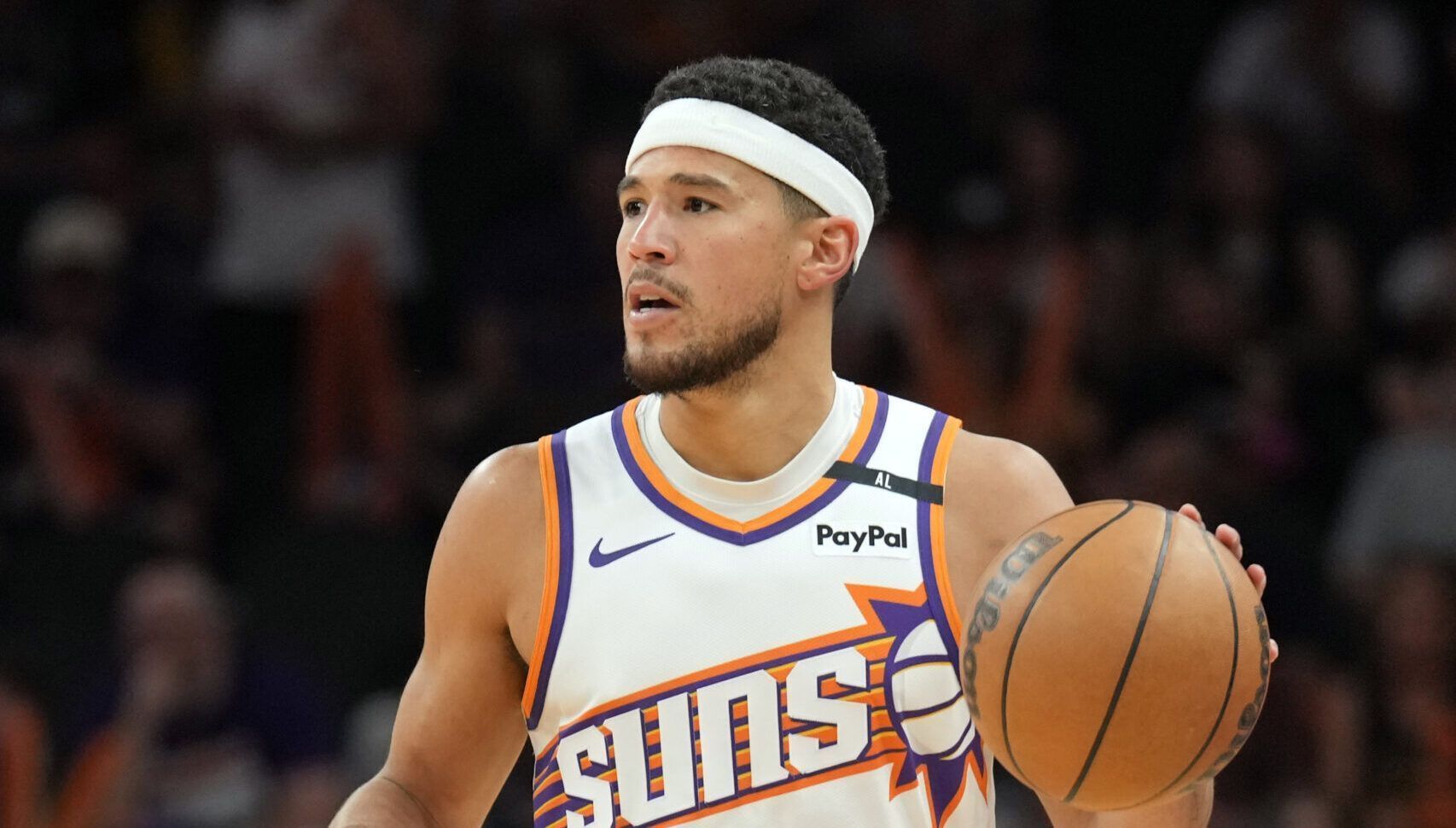 NBA: Devin Booker renova com Suns pelo maior salário anual da história | CNN Brasil