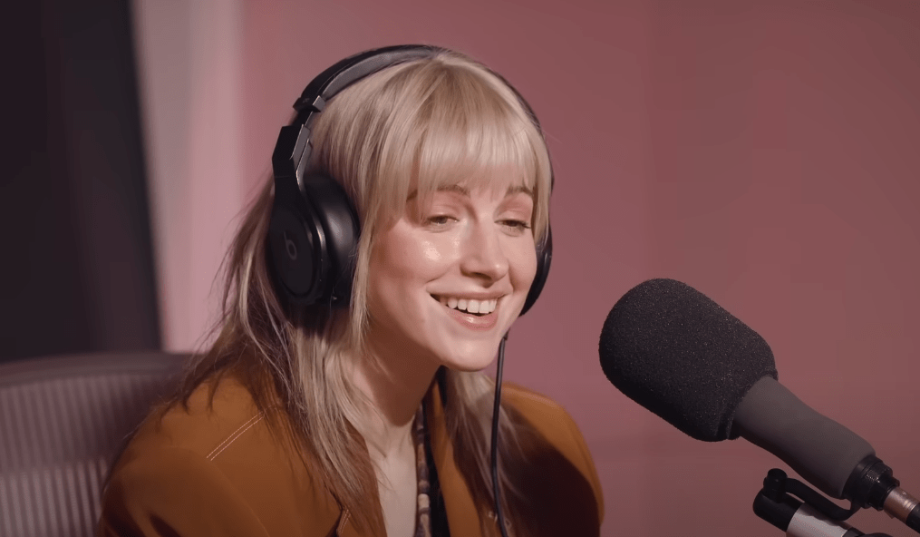 Hayley Williams lança 17 músicas inéditas e surpreende fãs | CNN Brasil