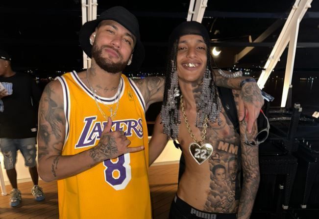 Para qual time torce Oruam? Veja o lado torcedor do rapper | CNN Brasil