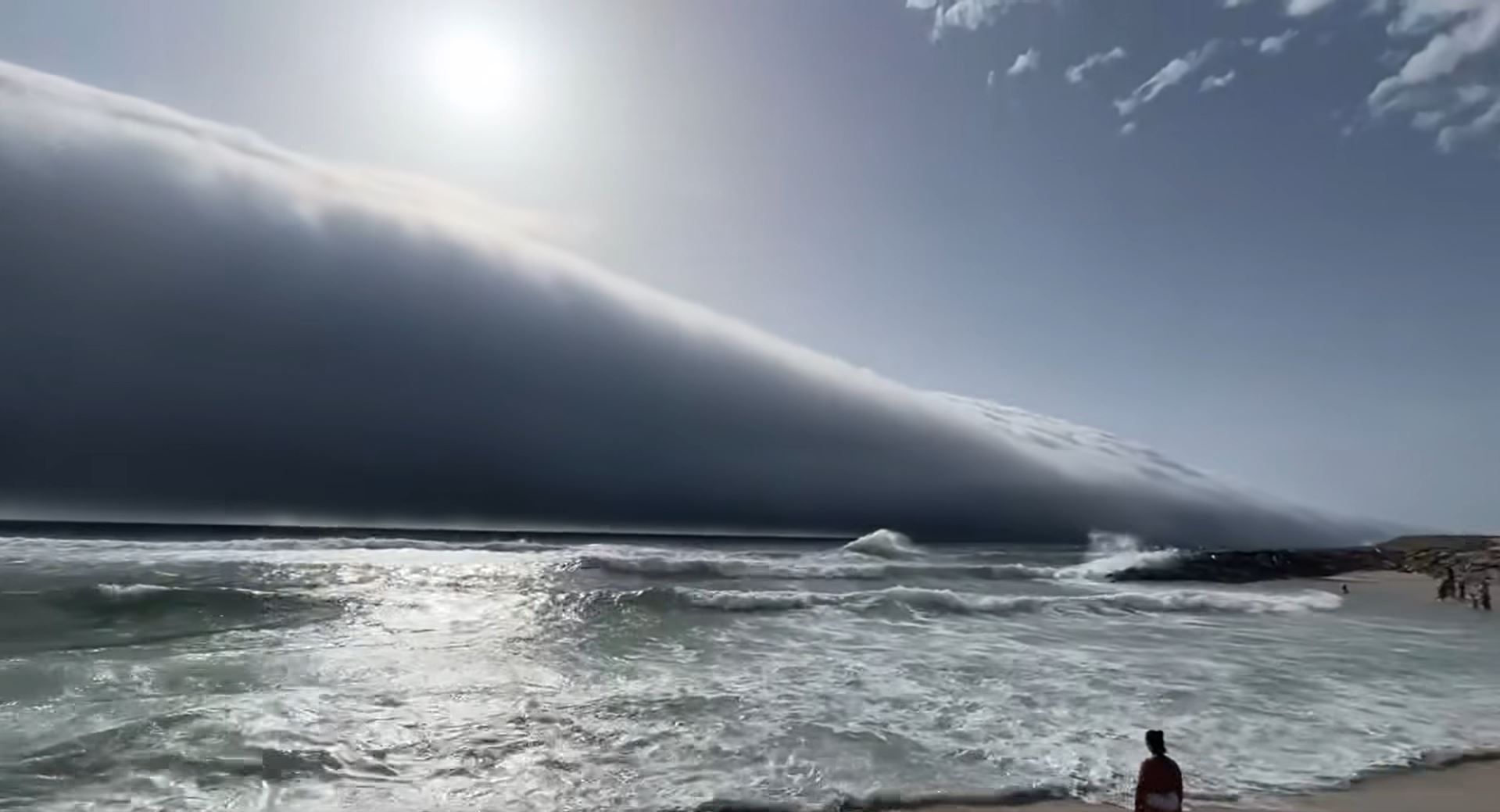 Vídeo: Nuvem rolo volta a aparecer em Portugal após cerca de 20 anos ...
