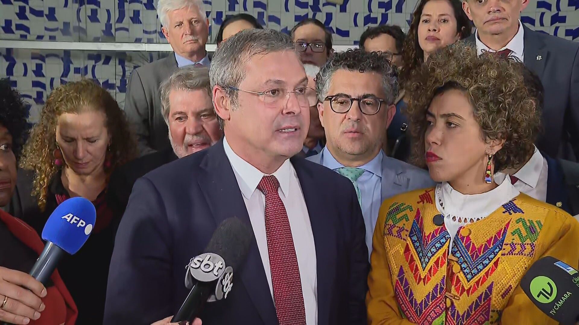 Líder do PT nega existência de acordo para pautar anistia na Câmara ...