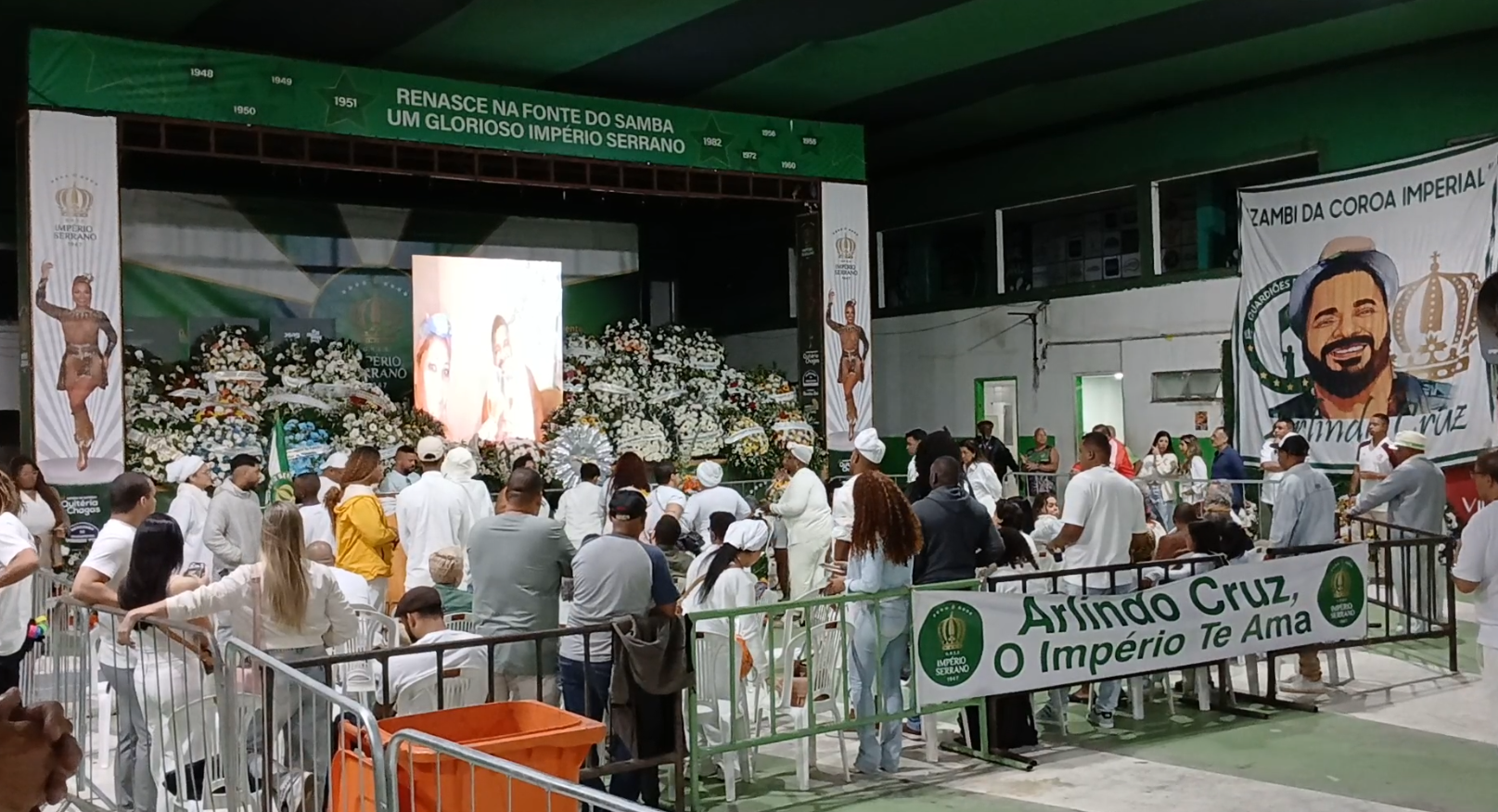 Família e fãs se despedem de Arlindo Cruz em velório neste sábado (9 ...
