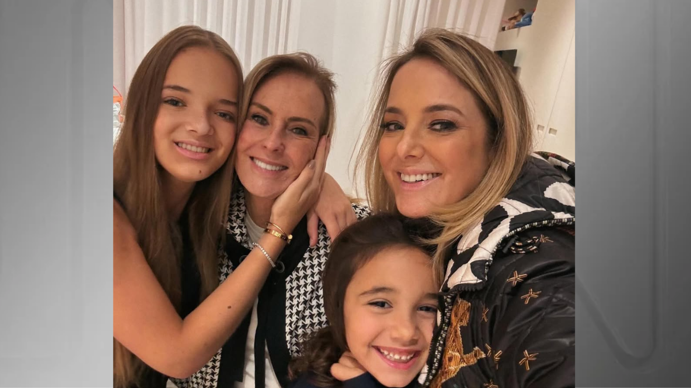 Helô Pinheiro posa ao lado de Ticiane e as netas Rafa e Manu; veja ...