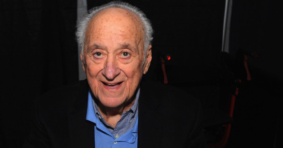 Jerry Adler, ator de "Família Soprano", morre aos 96 anos | CNN Brasil