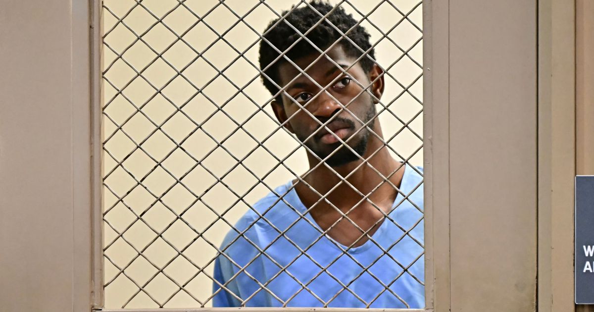 Lil Nas X deixa prisão após pagar fiança de mais de R$ 400 mil | CNN Brasil