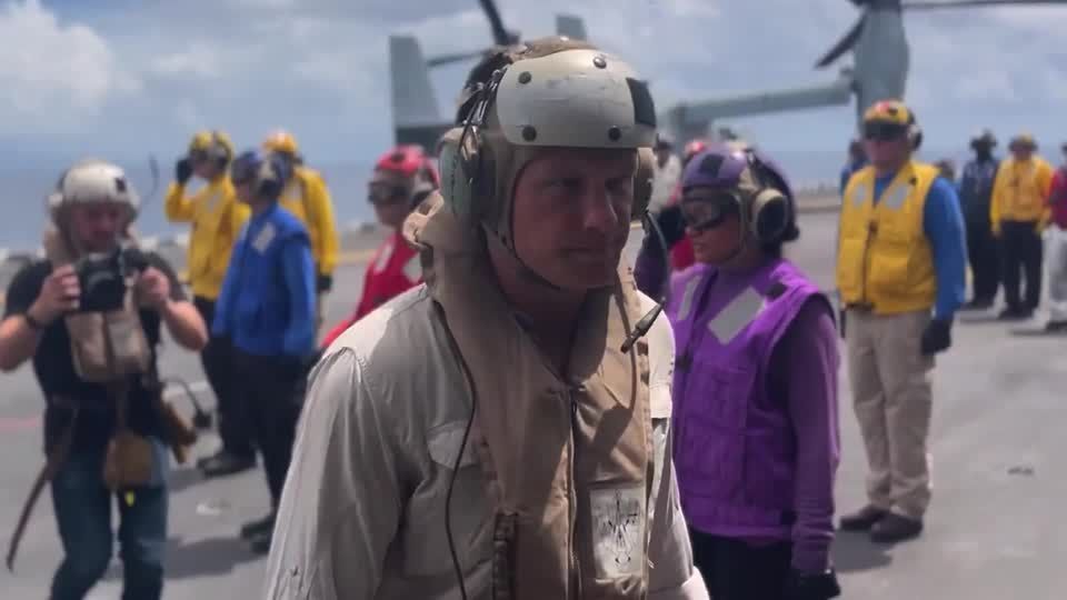 Secretário de Guerra dos EUA faz visita a navio enviado ao Caribe | CNN ...