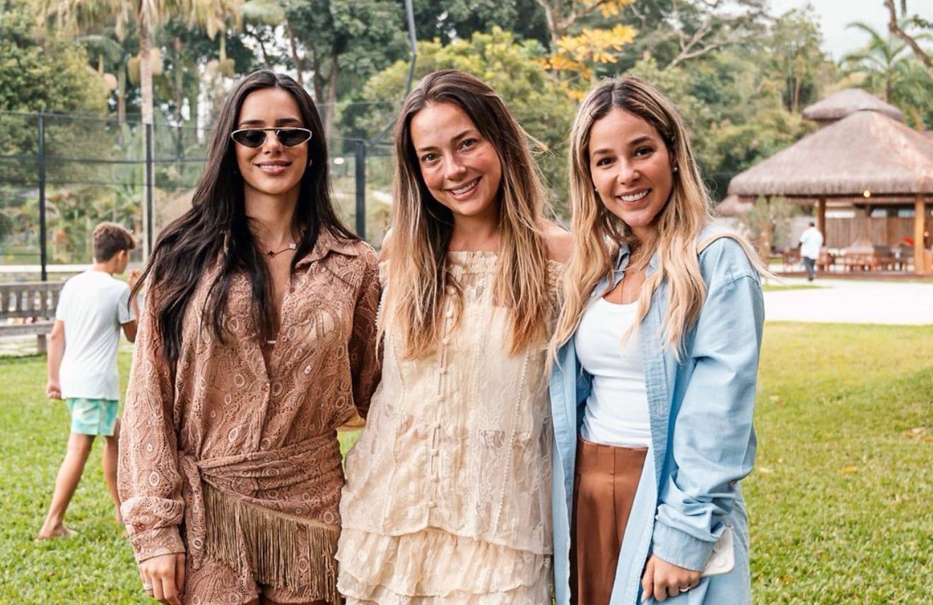 Bruna Biancardi posa com Carol Dantas, ex de Neymar | CNN Brasil