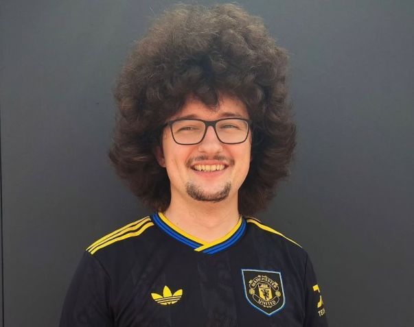 Torcedor do Manchester United se arrepende de promessa de corte de cabelo | CNN Brasil