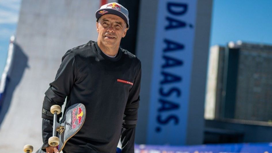 Mineirinho faz história e desce maior rampa de skate do mundo | CNN Brasil