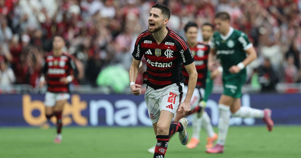 Flamengo vence Palmeiras, encosta na liderança e embola o Brasileirão ...