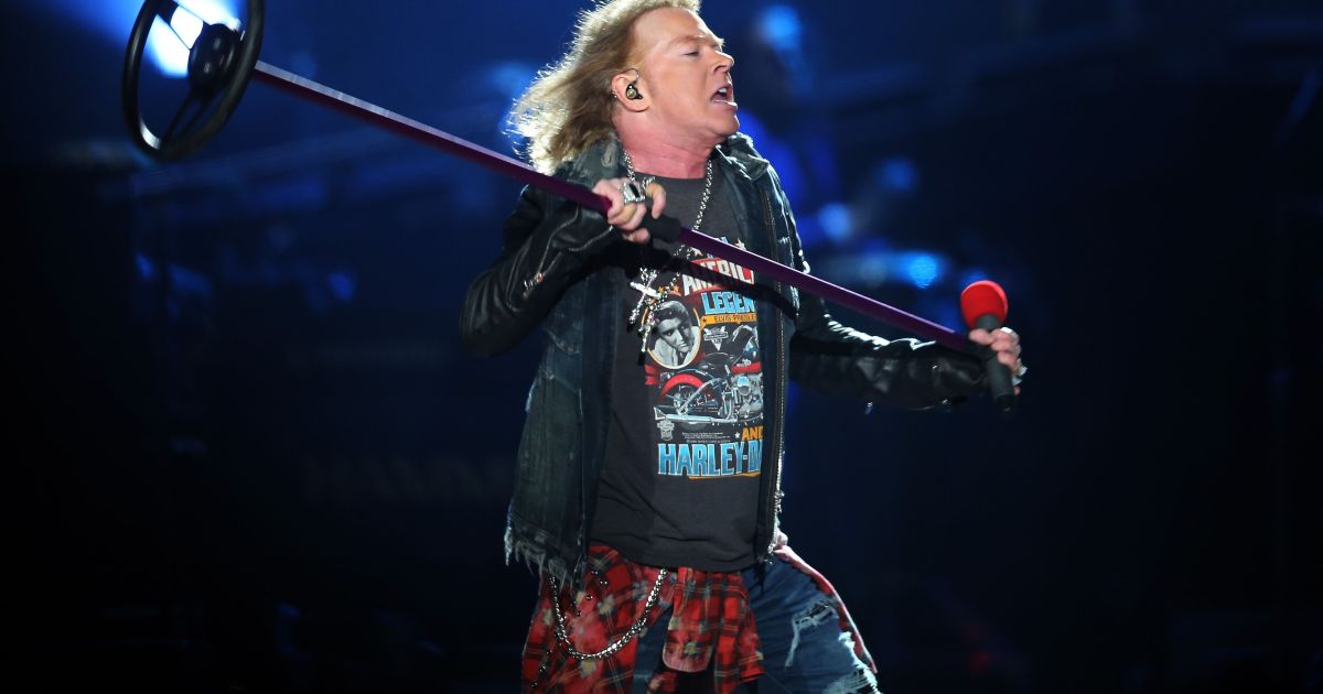 Relembre os ataques de fúria de Axl Rose, do Guns N' Roses | CNN Brasil