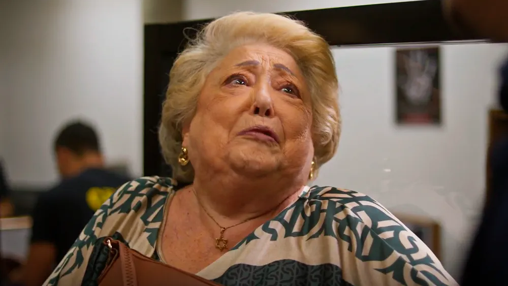 "Dona de Mim": Jaques interdita a mãe e ameaça coloca-la em asilo | CNN ...