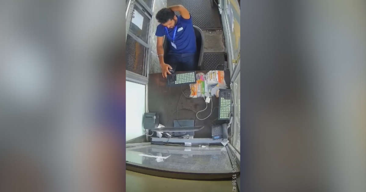 Vídeo: Pneu explode e atinge funcionário em cabine de pedágio na Índia ...