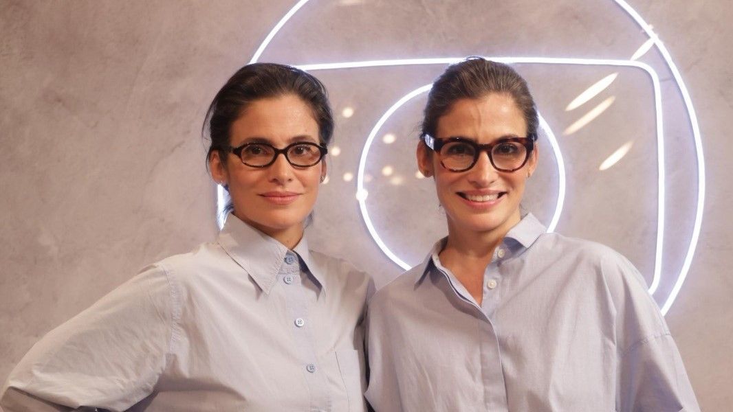 Web reage à Renata Vasconcellos e irmã gêmea usando roupas iguais; veja ...
