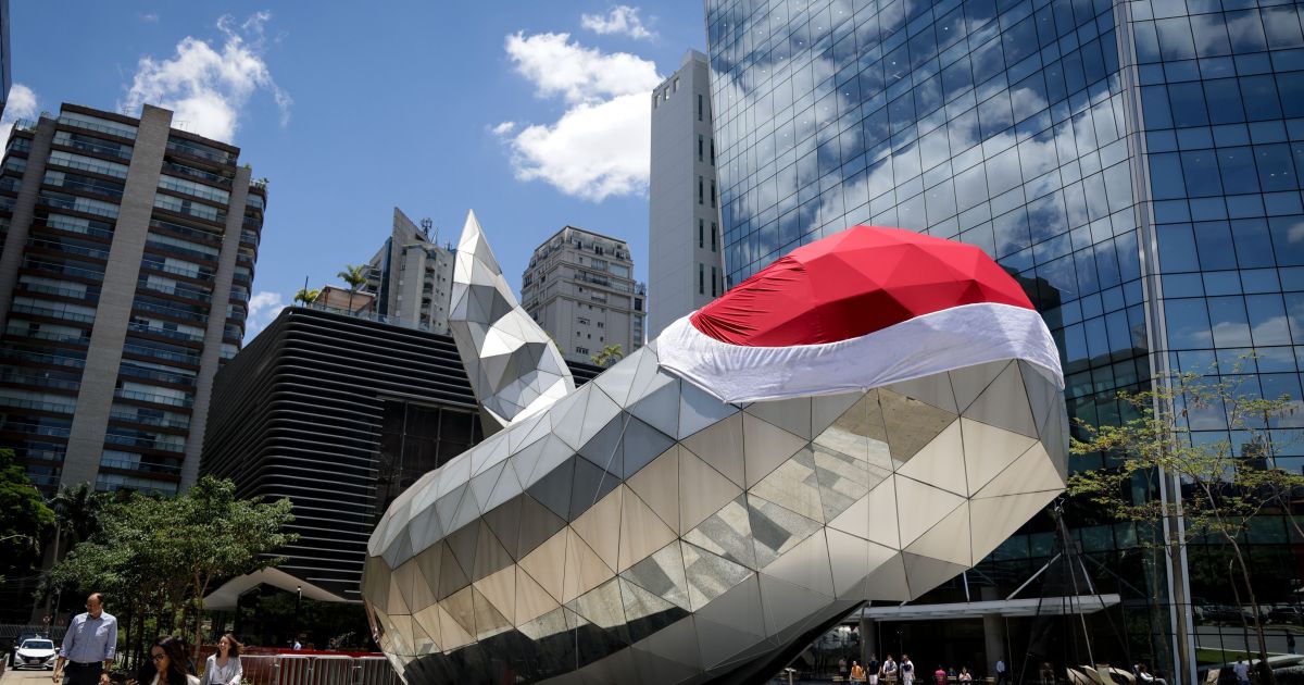 Baleia da Faria Lima vira meme com decoração de Natal em "formato ...