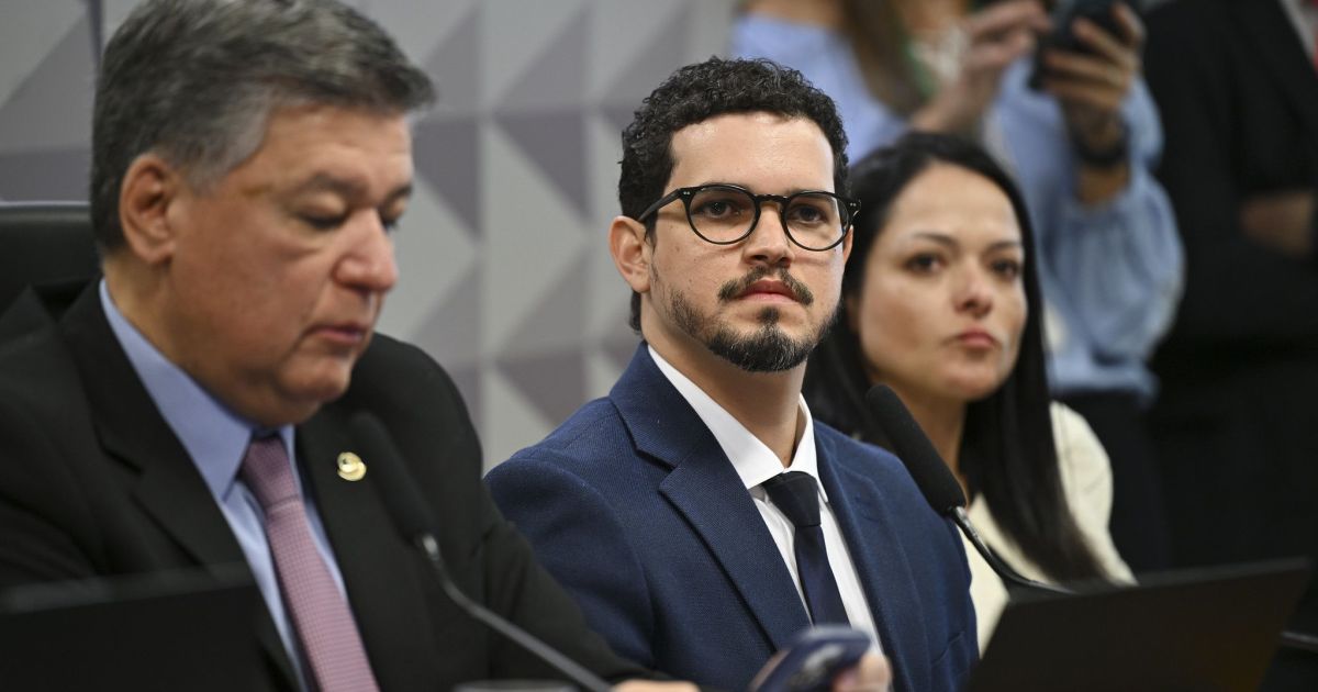 CPMI: filho de ex-diretor do INSS fica em silêncio durante oitiva | CNN ...
