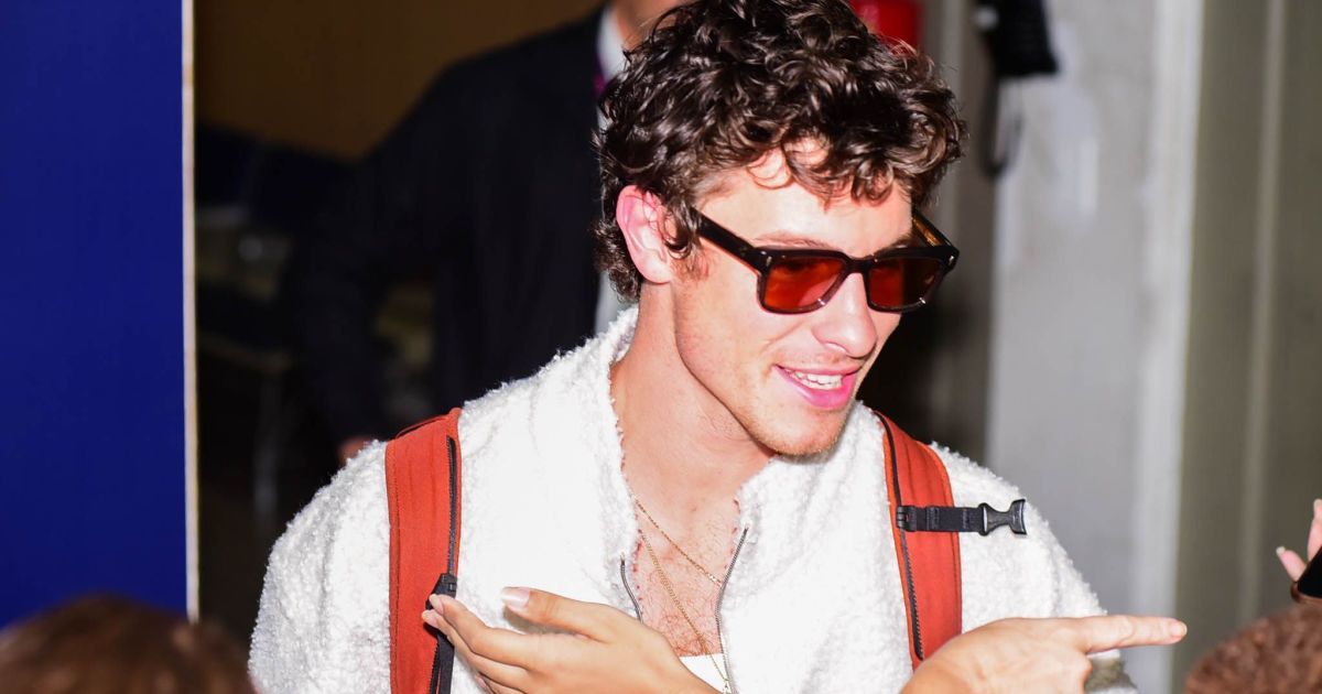 Shawn Mendes é visto comendo pastel em aeroporto de Campinas (SP) | CNN ...
