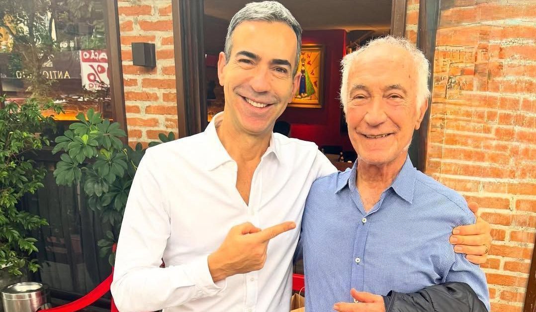 César Tralli surpreende com semelhança ao posar com o pai | CNN Brasil