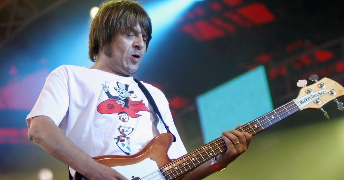Morre Gary "Mani" Mounfield, baixista do Stone Roses, aos 63 anos | CNN ...