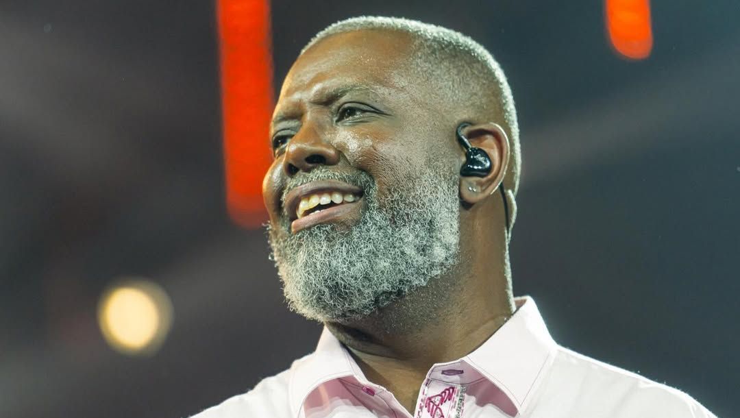 Péricles explica segredo de carreira de mais de 40 anos na música | CNN ...