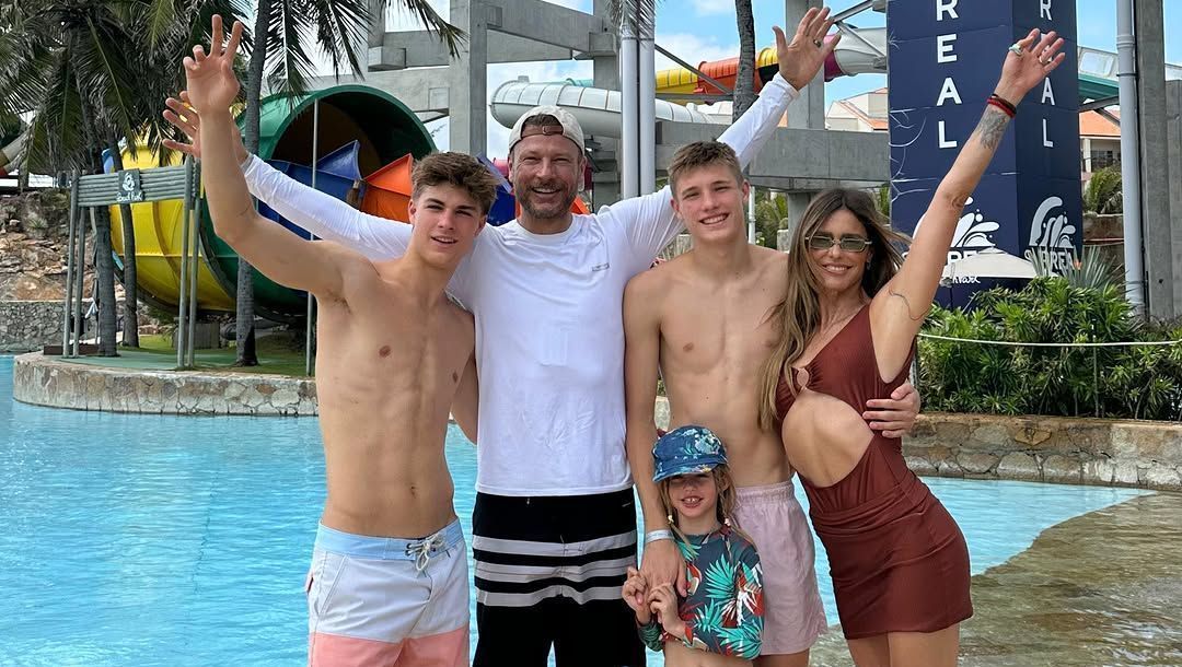 Fernanda Lima e Rodrigo Hilbert curtem dia no parque aquático com os ...