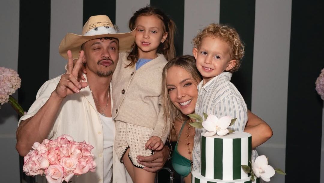 Após beijasso, Tata mostra mais momentos com Cocielo em festa | CNN Brasil