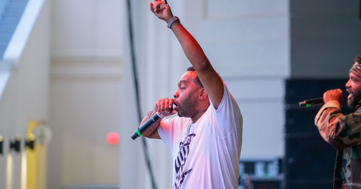 Rapper morre aos 51 anos após aneurisma cerebral | CNN Brasil