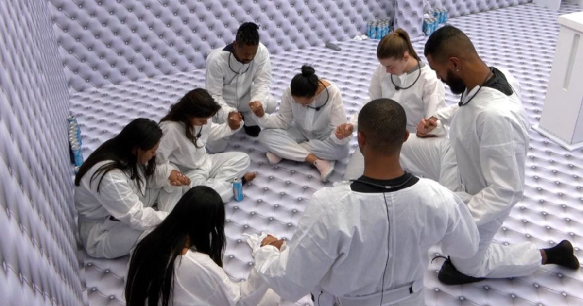 BBB 26: Quarto Branco é chamado de "quarto da tortura" em jornal ...