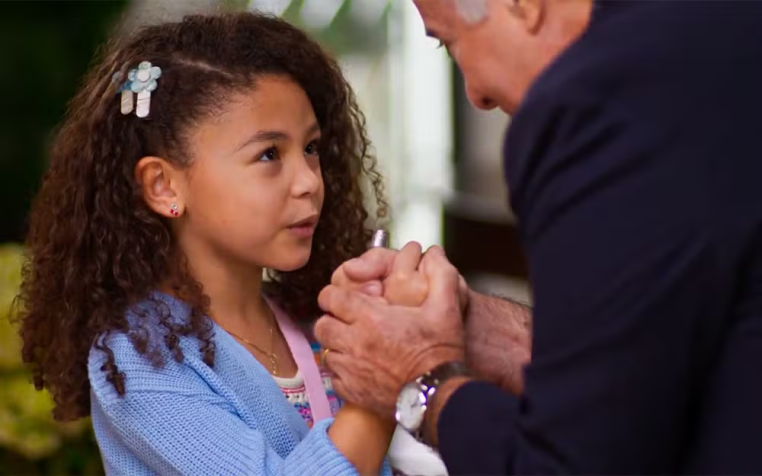 "Dona de Mim": Abel "aparece" e salva Sofia do incêndio | CNN Brasil