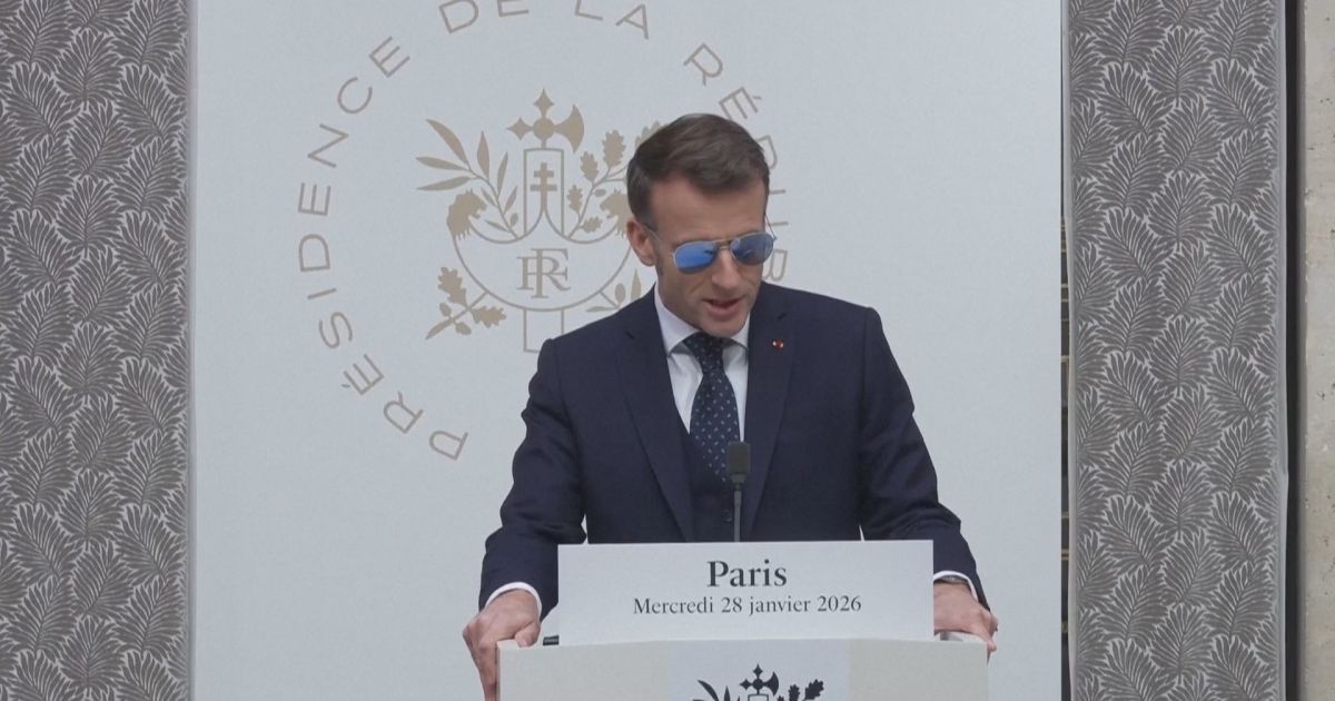Groenlândia "não está à venda", diz Macron ao lado do premiê da ilha ...