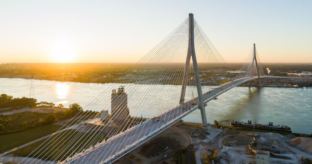 Trump ameaça bloquear abertura de ponte entre EUA e Canadá | CNN Brasil