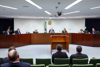 Por maioria, STF mantém prisões de pai e primo de Vorcaro; Gilmar ...