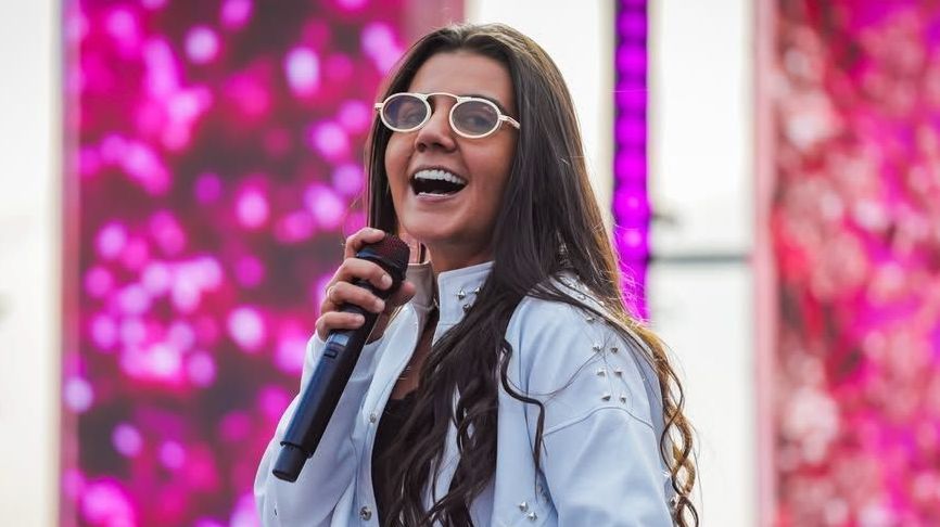 Yasmin Santos fala sobre ser LGBT no sertanejo: "Levanto essa bandeira ...