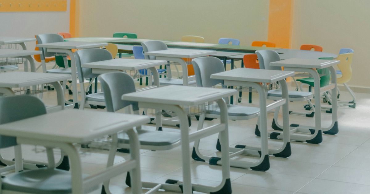 Entenda o cálculo que reajusta o piso salarial dos professores | CNN Brasil